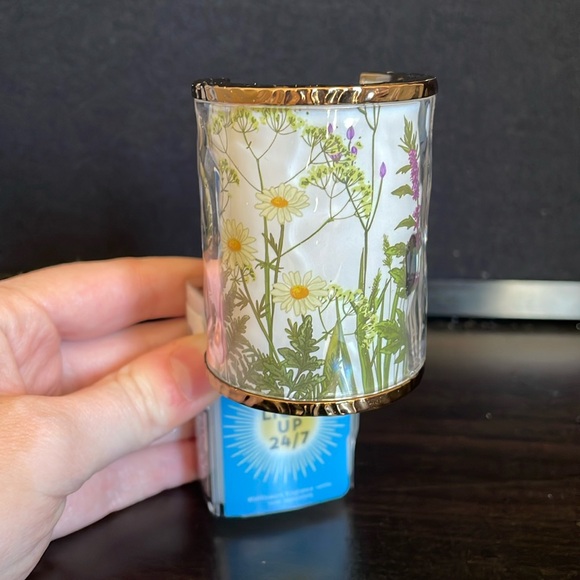 Bath & Body Works | Accents | Bbw Pressed Floral Wallflower Plug | Poshmark